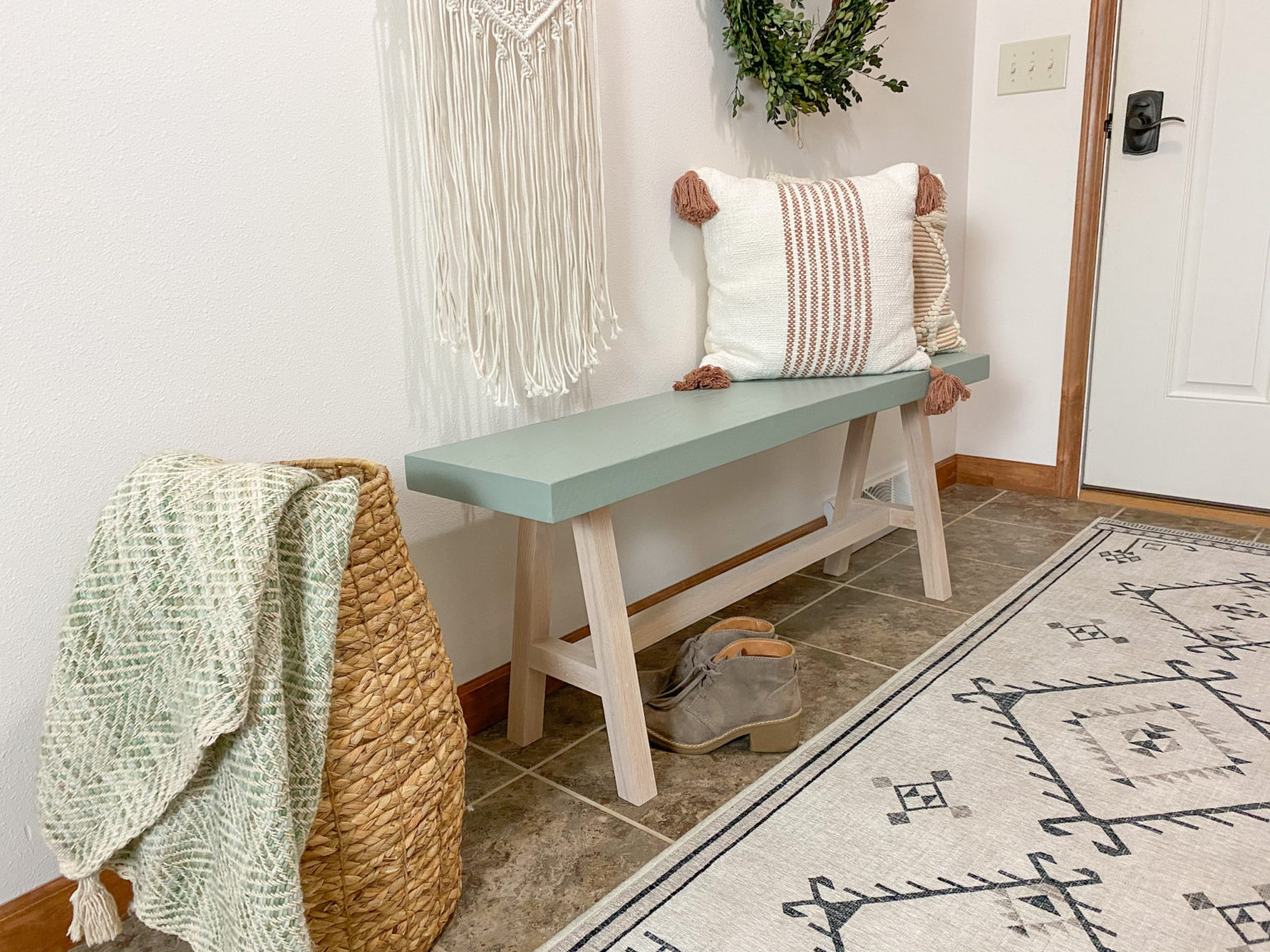 How to Make a Coastal Style Wood Bench with the Minwax 2021 Color of ...