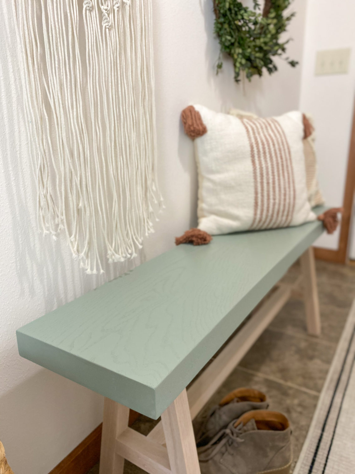 How to Make a Coastal Style Wood Bench with the Minwax 2021 Color of ...
