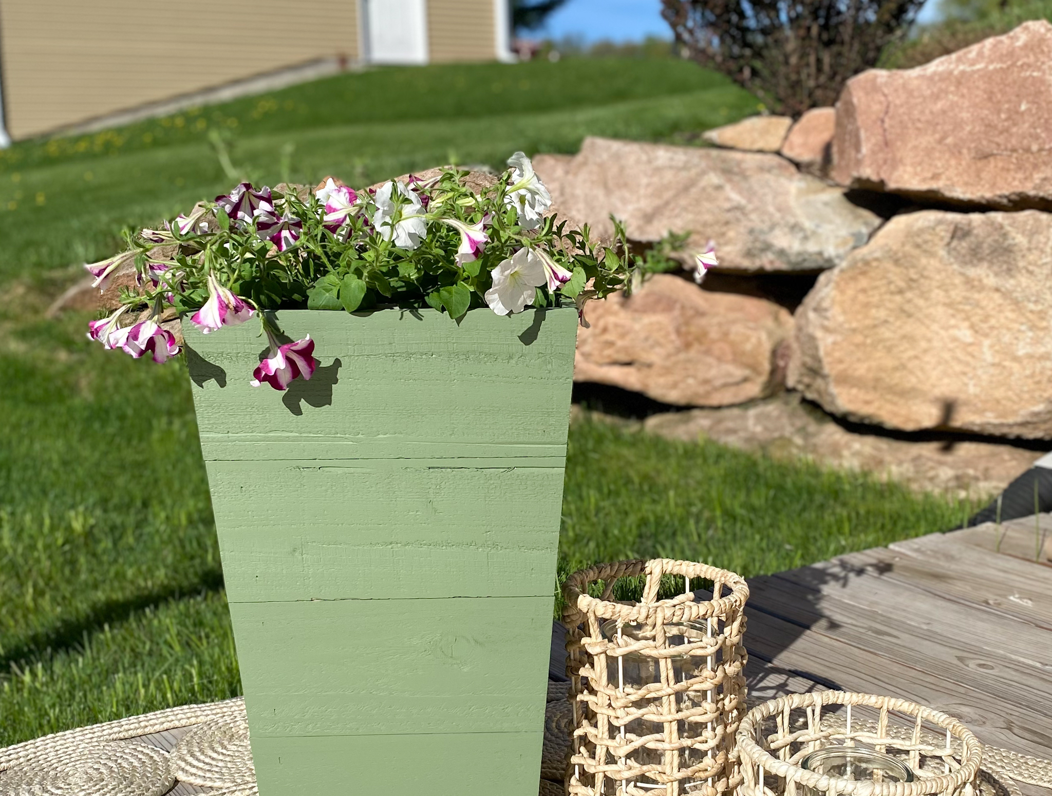 Easy Inexpensive DIY Planter: With a Bold Color Stain! - The ...